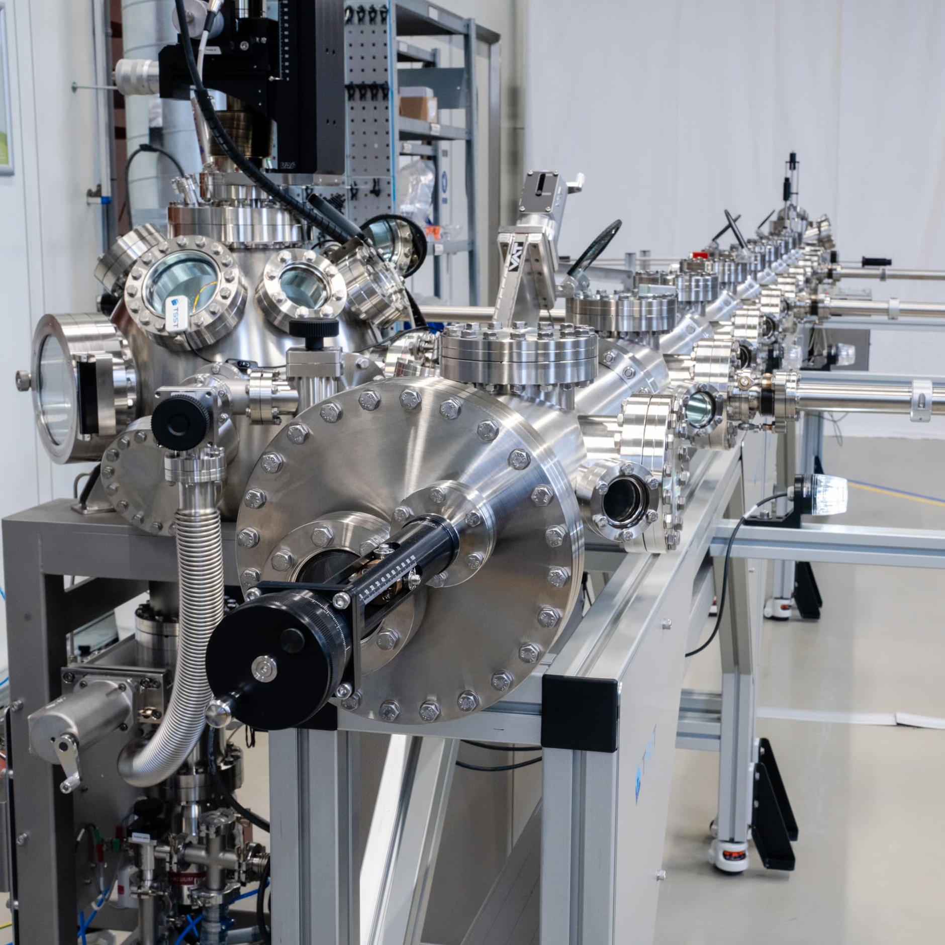 Vacuum transfer line